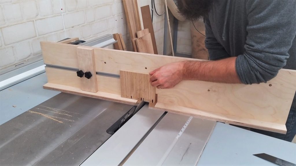 Fast and easy Dovetails on the table saw - Bau-Woodworks