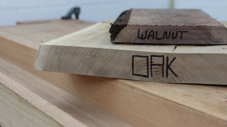 Floating key shelf wtih dovetail key hooks | Bau-Woodworks