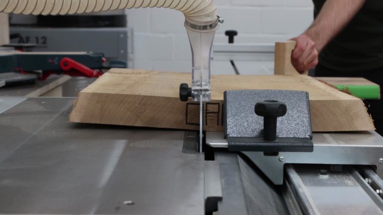 Floating key shelf wtih dovetail key hooks | Bau-Woodworks